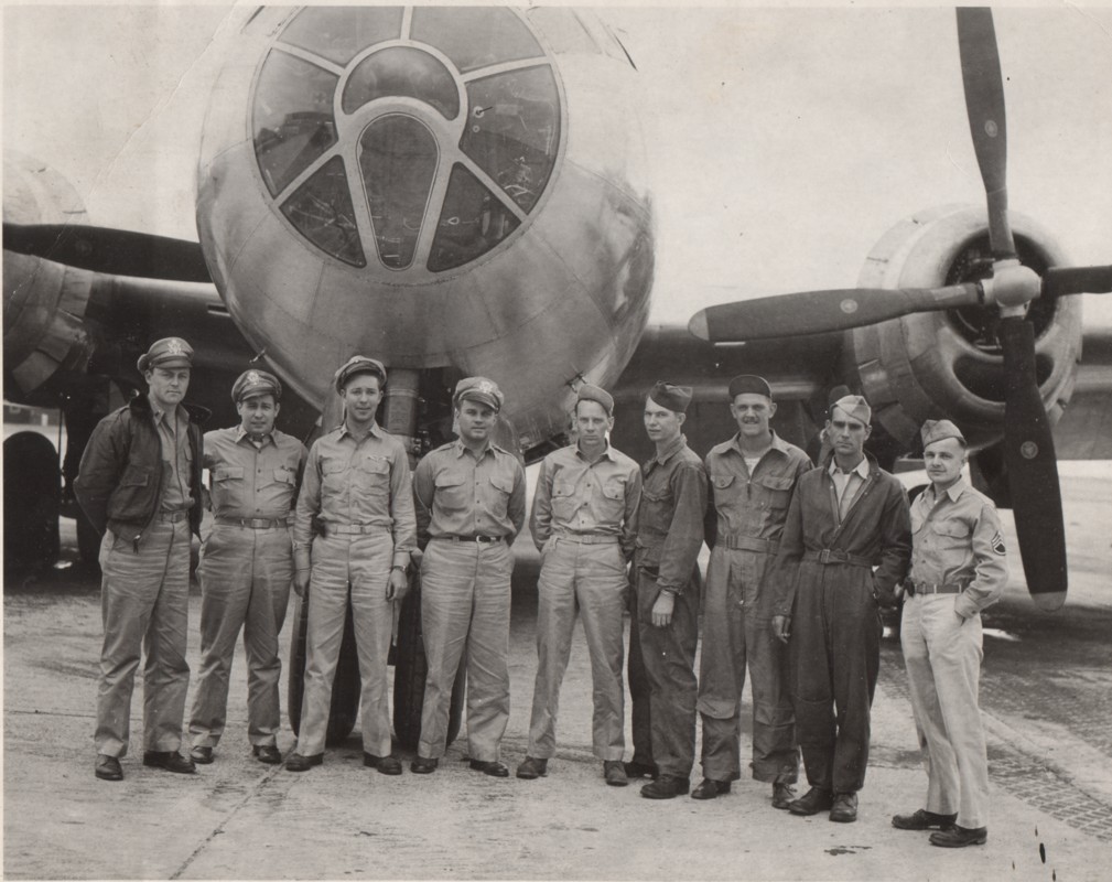 AVIAÇÃO MUNDIAL: TRIPULAÇÃO DO BOMBARDEIRO B-29 " ENOLA GAY " - Coronel ...