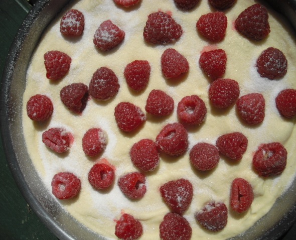 Kitchen Bounty: Fresh Raspberry Cake