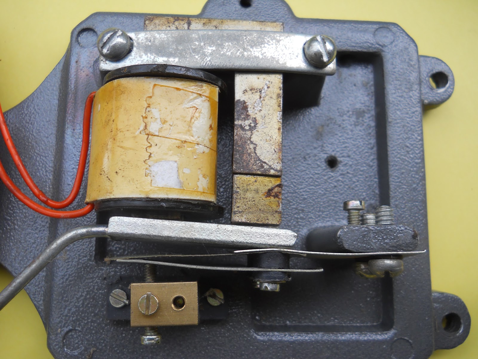 EVER WONDER WHATS INSIDE: INSIDE AN ELECTRIC BELL