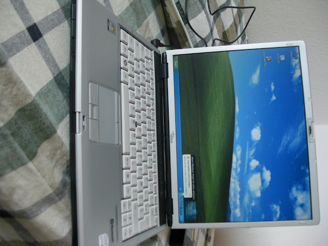 anti-widescreen: Business notebook Fujitsu Siemens Lifebook S7110