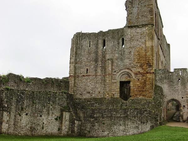 The Lost Fort: Chepstow Castle, Part 1: Beginnings unto Bigod