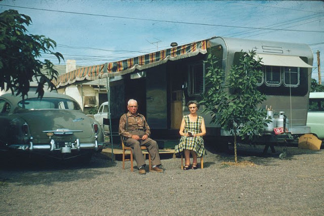Trailer Life: 28 Cool Pics That Capture People With Their Mobile Homes ...