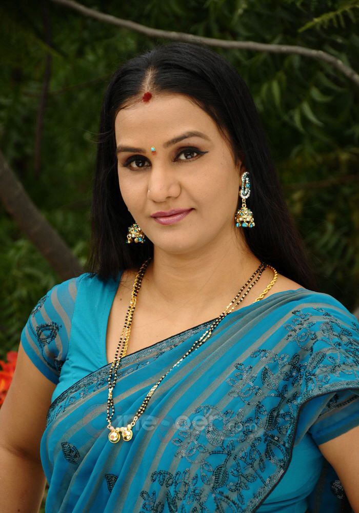 CINEGOER PICS: Apoorva New Stills