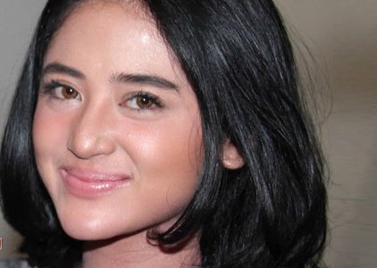 Apakah Dewi Persik operasi plastik ? | buku belajar pintar - resiko