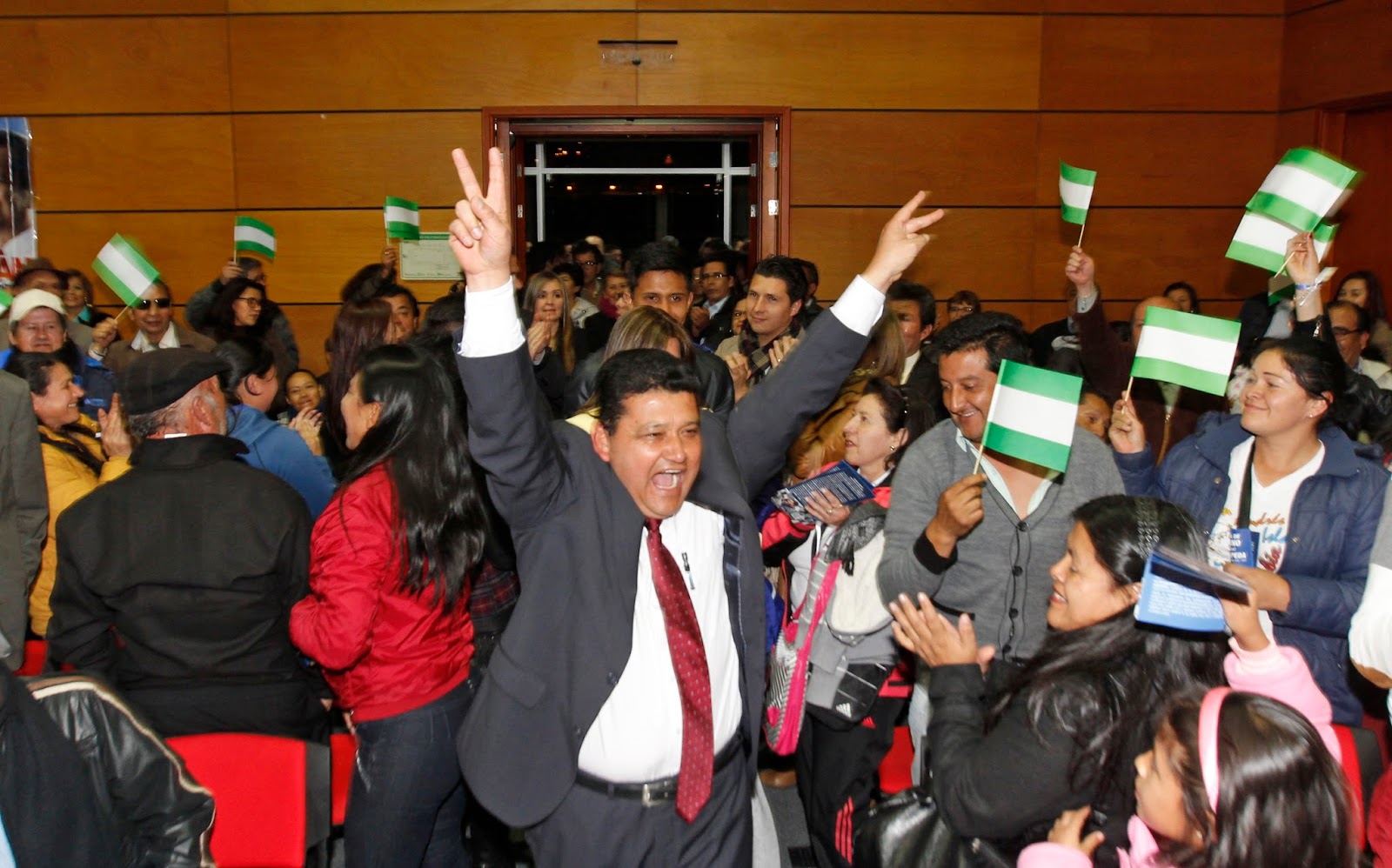 Pablo Cepeda Alcalde: Entusiasta y multitudinario respaldo a Pablo Cepeda