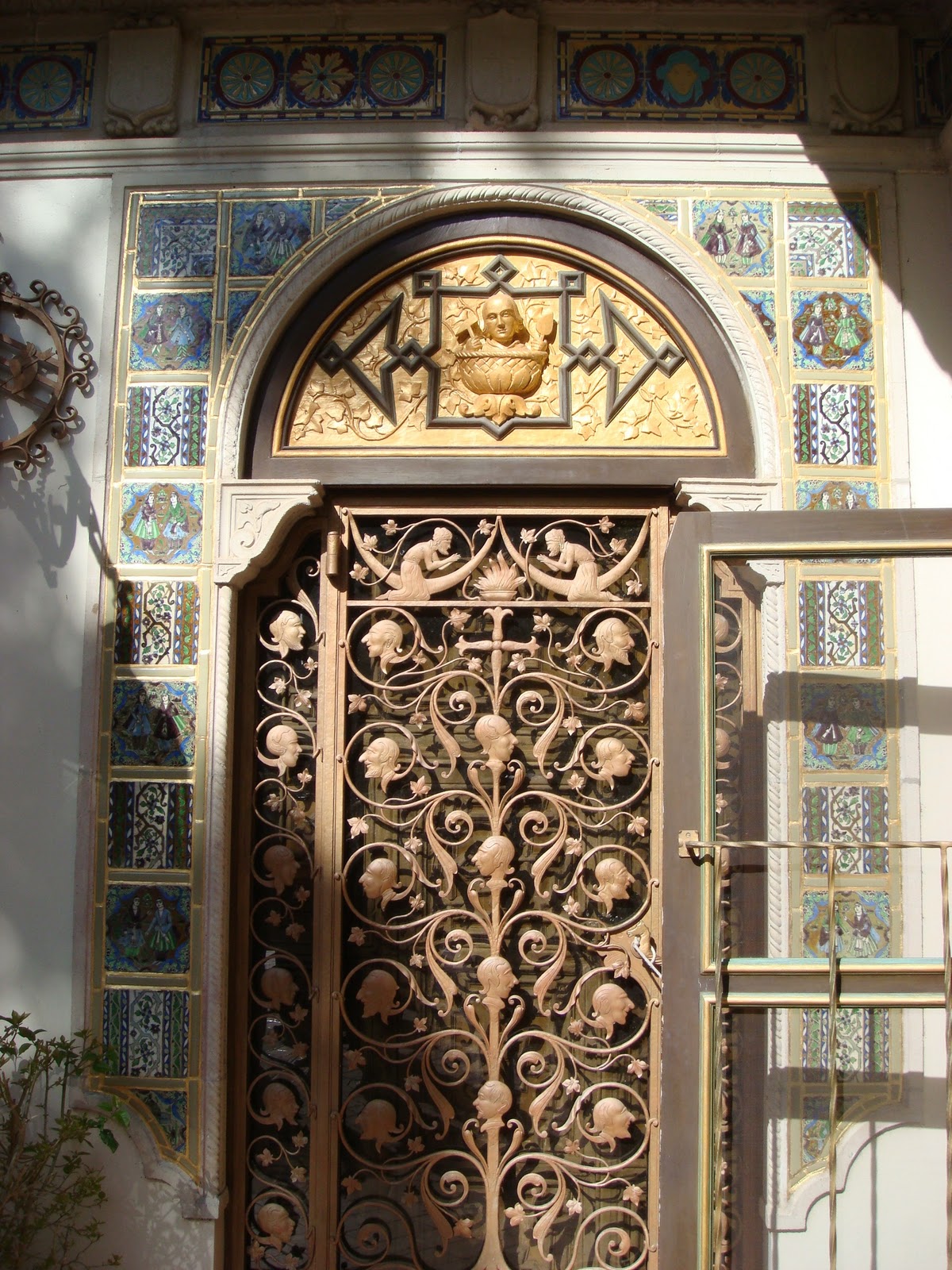 Beautiful Abodes: In A Castle: Hearst Castle