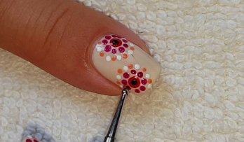 Life World Women: Colorful Summery Dotticure Nails