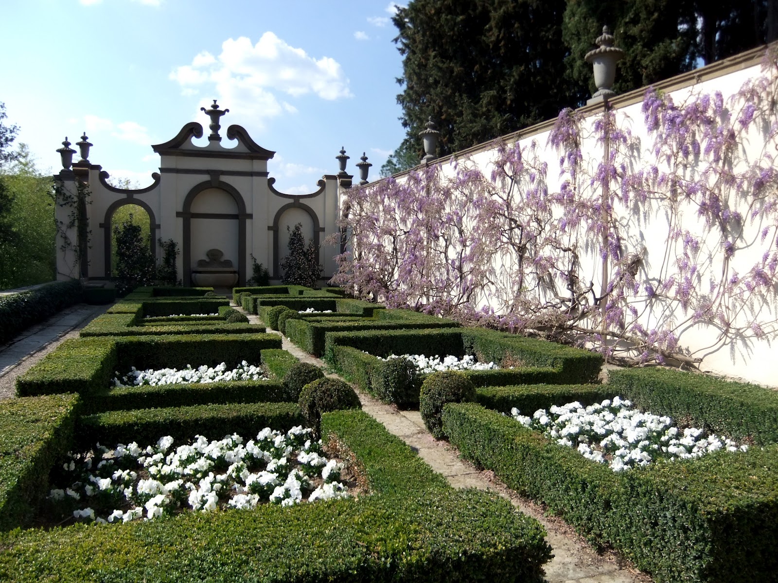 Kelly Carrying On: Harvard's Villa I Tatti