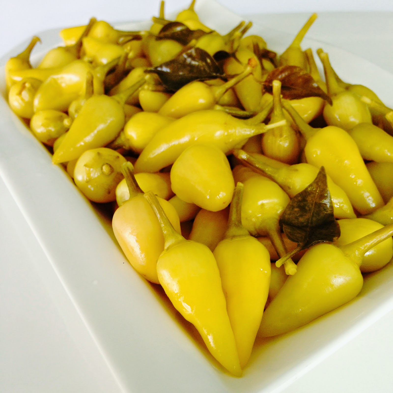 TUANA MUTFAK: ACI BİBER TURŞUSU