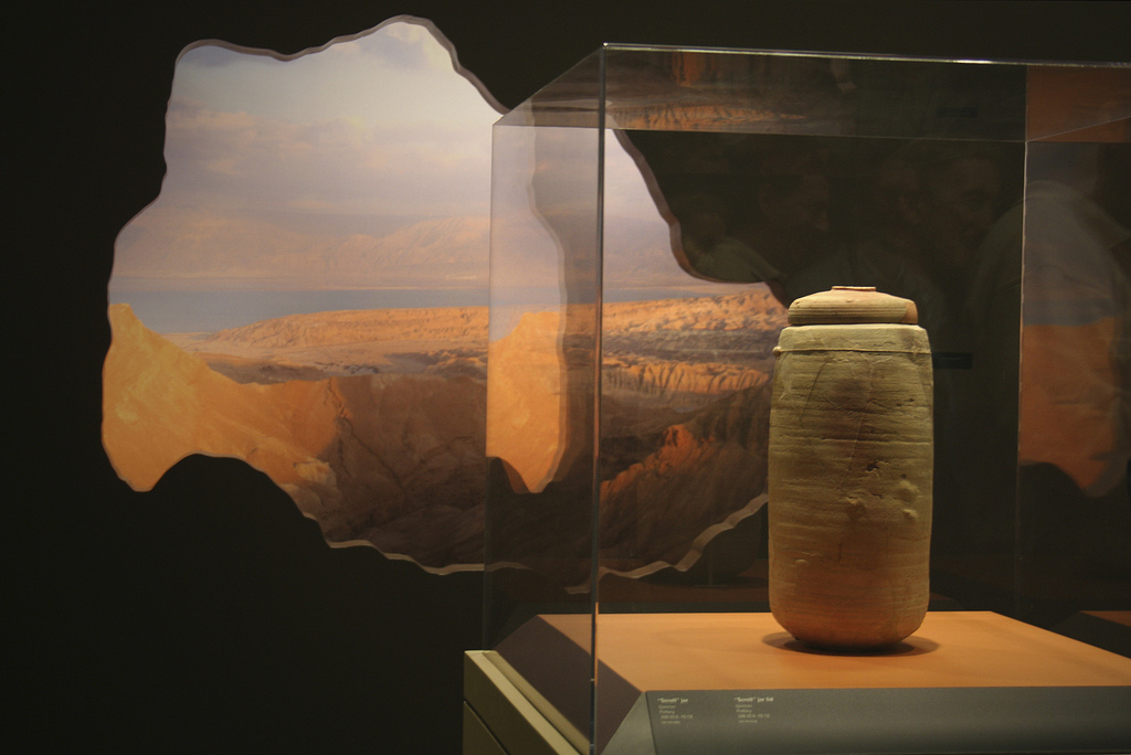 QUMRAN HERITAGE / MANUSCRISELE DE LA MAREA MOARTĂ: "SHRINE OF BOOK ...