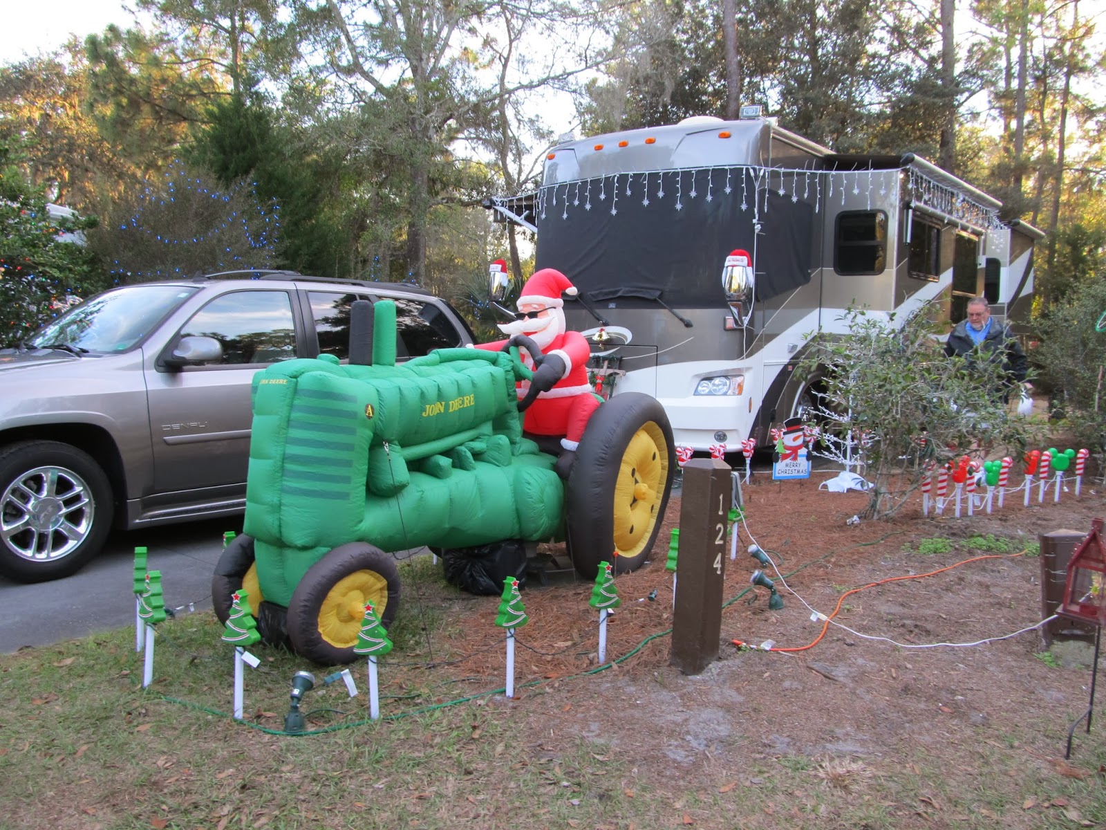 I Need Mom!: Christmas Eve Trailer Decor-2013