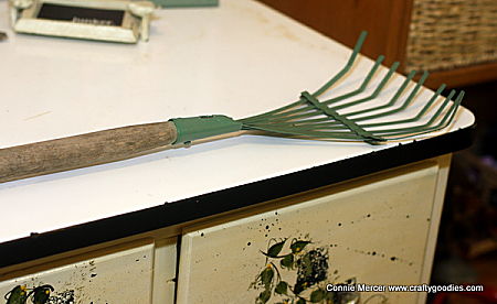 crafty goodies: Try it Tuesday~a re-purposed yard rack!