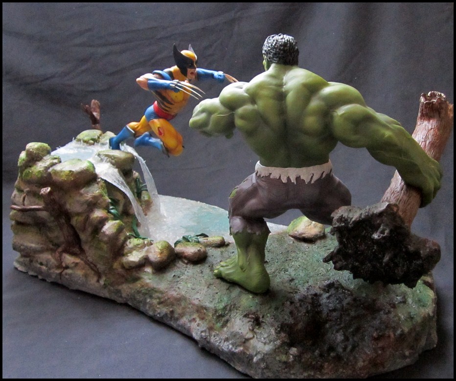 NIMAJNEB SCULPTURE: Hulk vs wolverine diorama