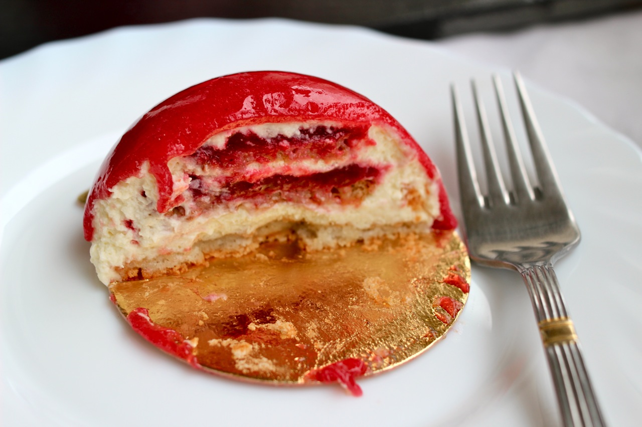 Welcome to Talita's Kitchen: Red Raspberries, White Roses