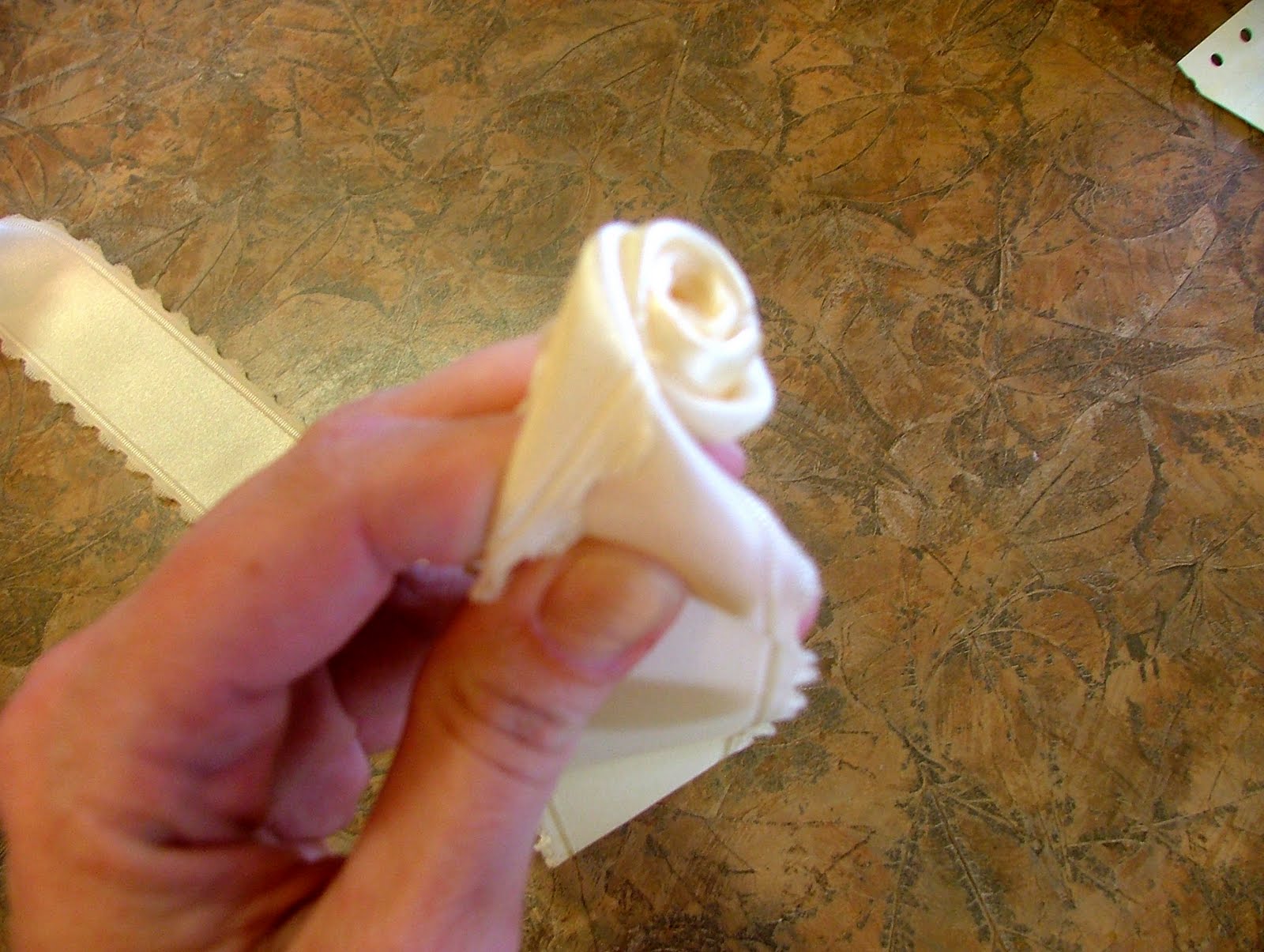 Andrea's Bow Cottage: Ribbon Roses