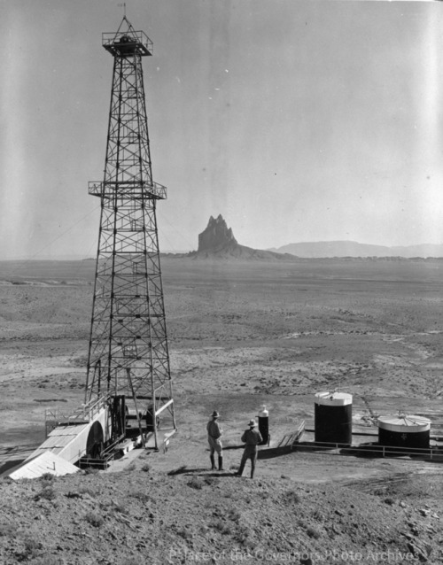 daily timewaster: Oil rig near Shiprock, New Mexico