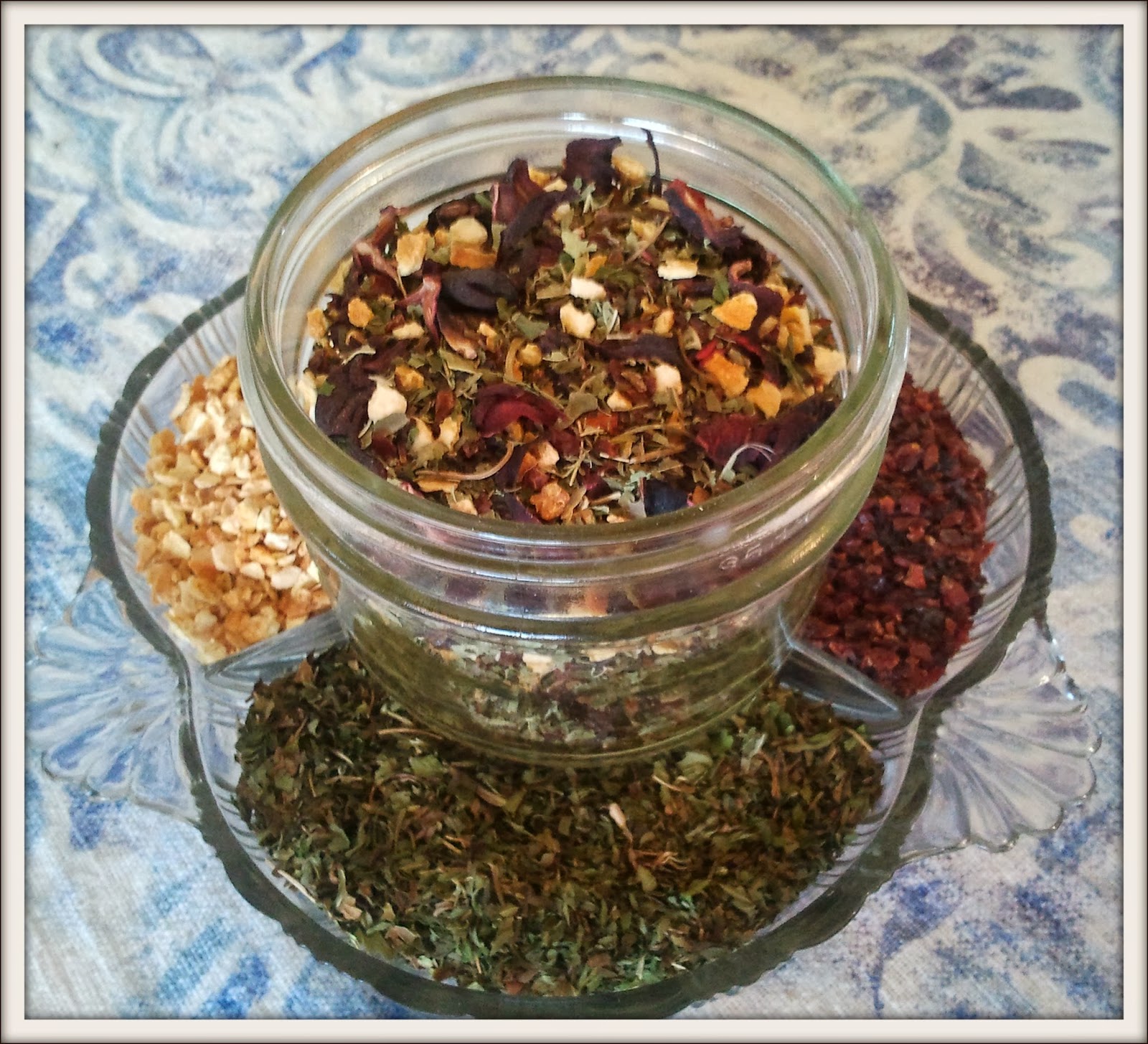 Abundance on a Dime: Homemade Christmas: Create Your Own Tea Blends