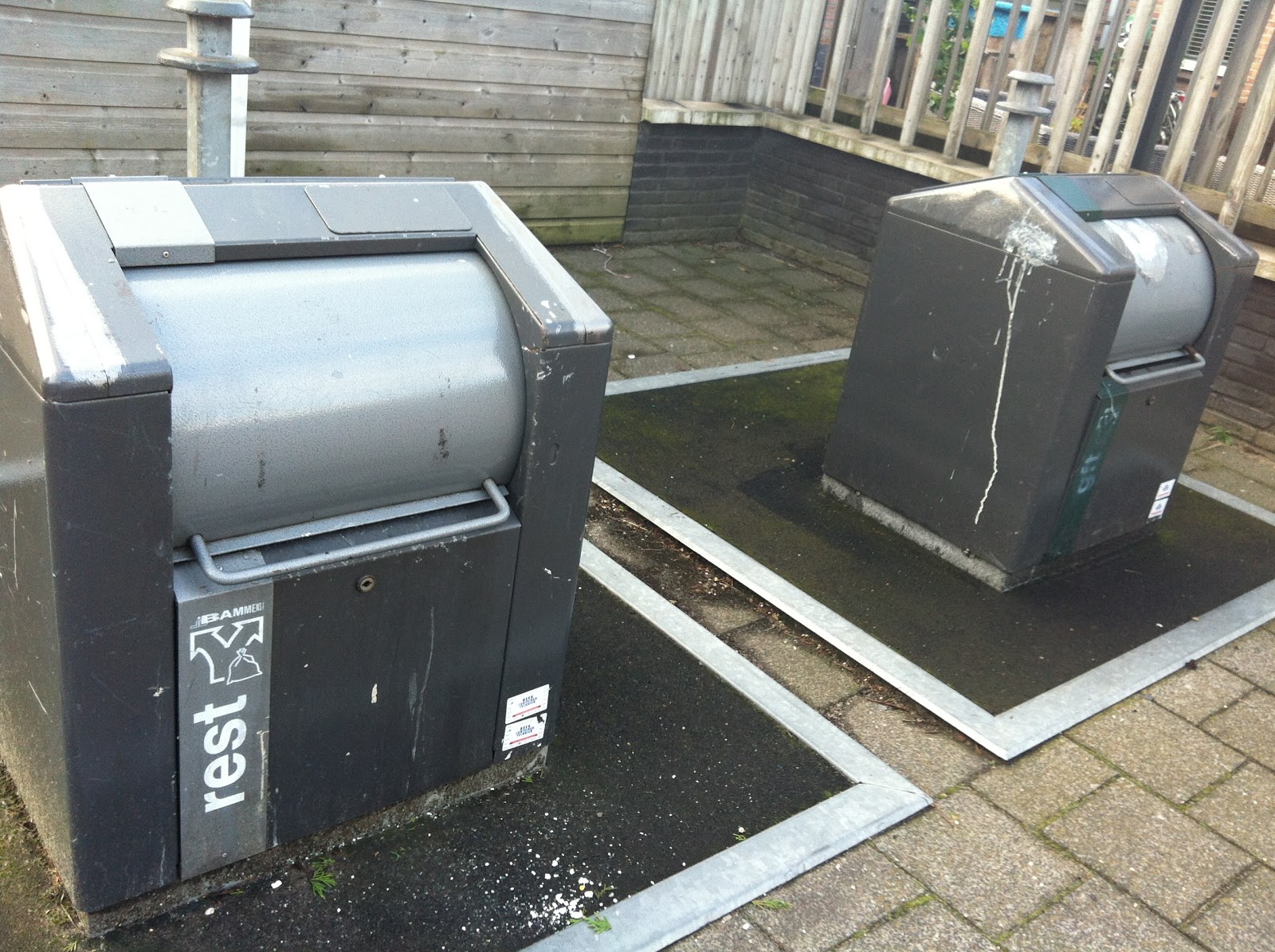 Fokke's Blog: Een slot op ondergrondse afvalcontainers