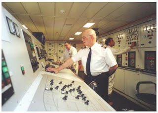 NAVAL ARCHITECTURE KNOWLEDGE: Inside the Engine Room of a Ship