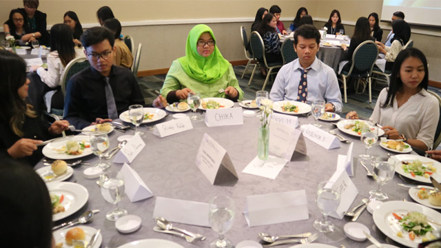 Table Manner ~ catatan perkantoran SMK