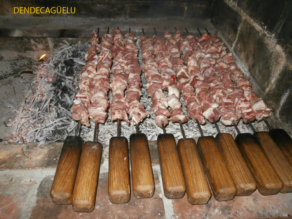dendecaguelu: El pincho de lechazo en Traspinedo (Valladolid).
