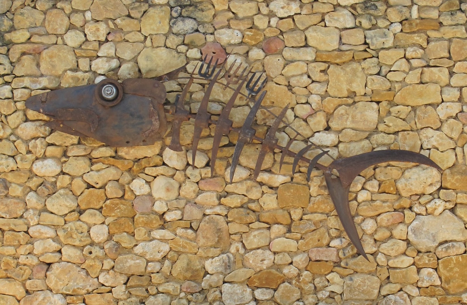 Villamblard Sculptures: Wall Fish