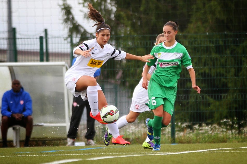 Lesdins Blog infos: Agathe DUMONT ou la passion du foot