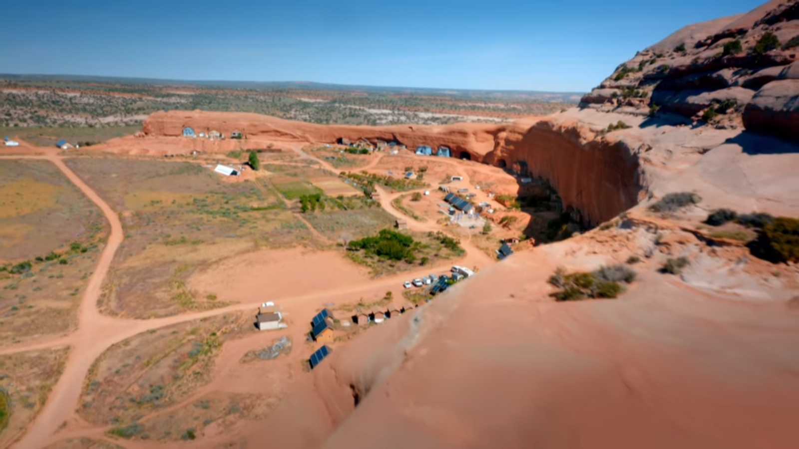 Conheça a isolada comunidade de Rockland Ranch, lá homens podem ter ...