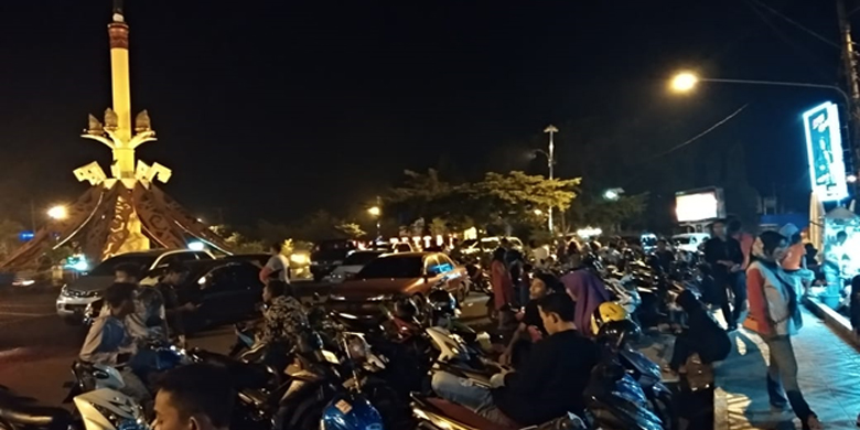 Malam Minggu Jelang Ramadhan, Tugu Payan Mas Dipadati Pengunjung - IFKNews