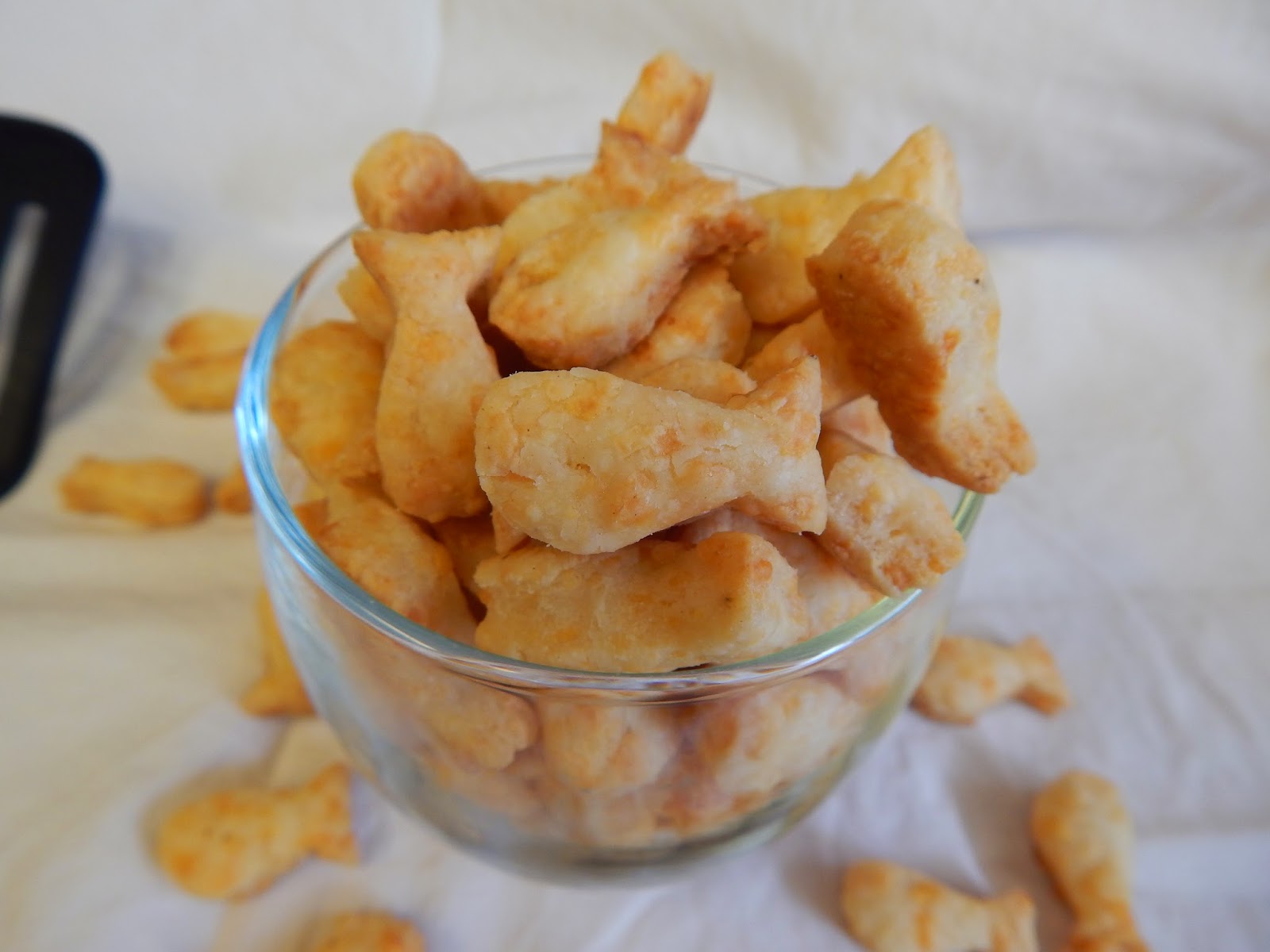 MorningNooNight: Cheddar Fish Crackers