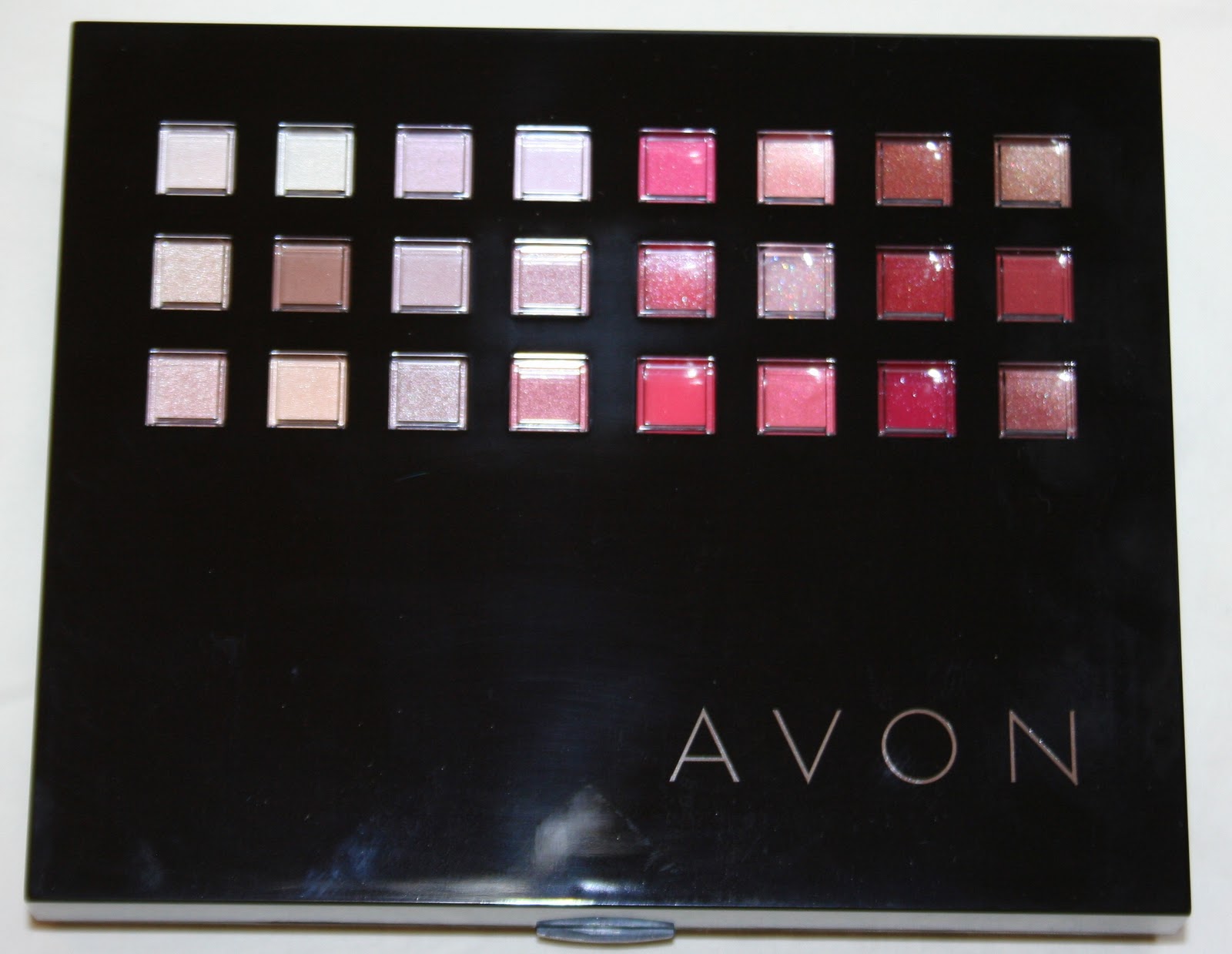 Savvy Beauty: AVON Expert Mega Palette