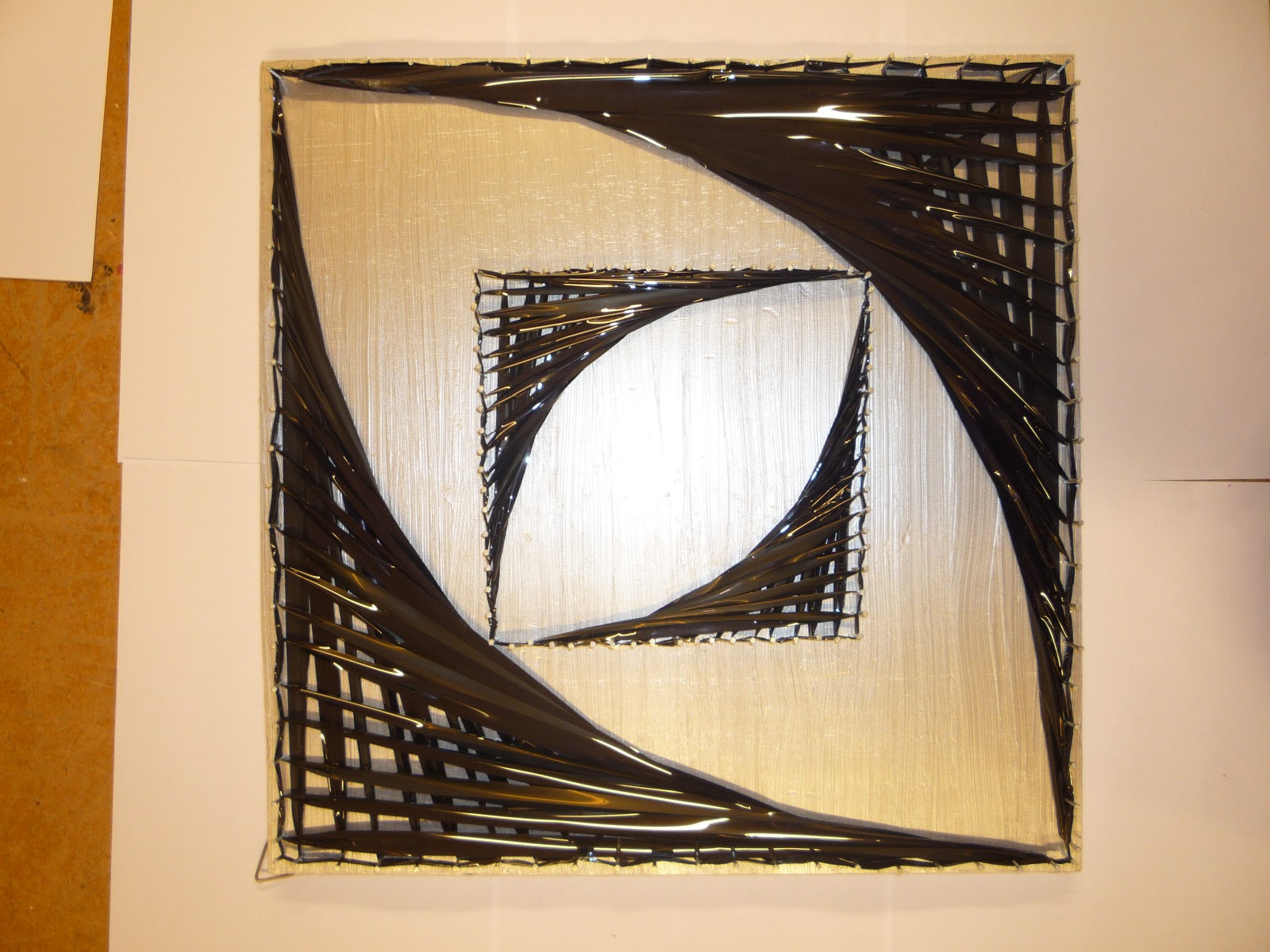 Design og Redesign: Oppgave, lage et bilde ved bruk av VHS-tape.