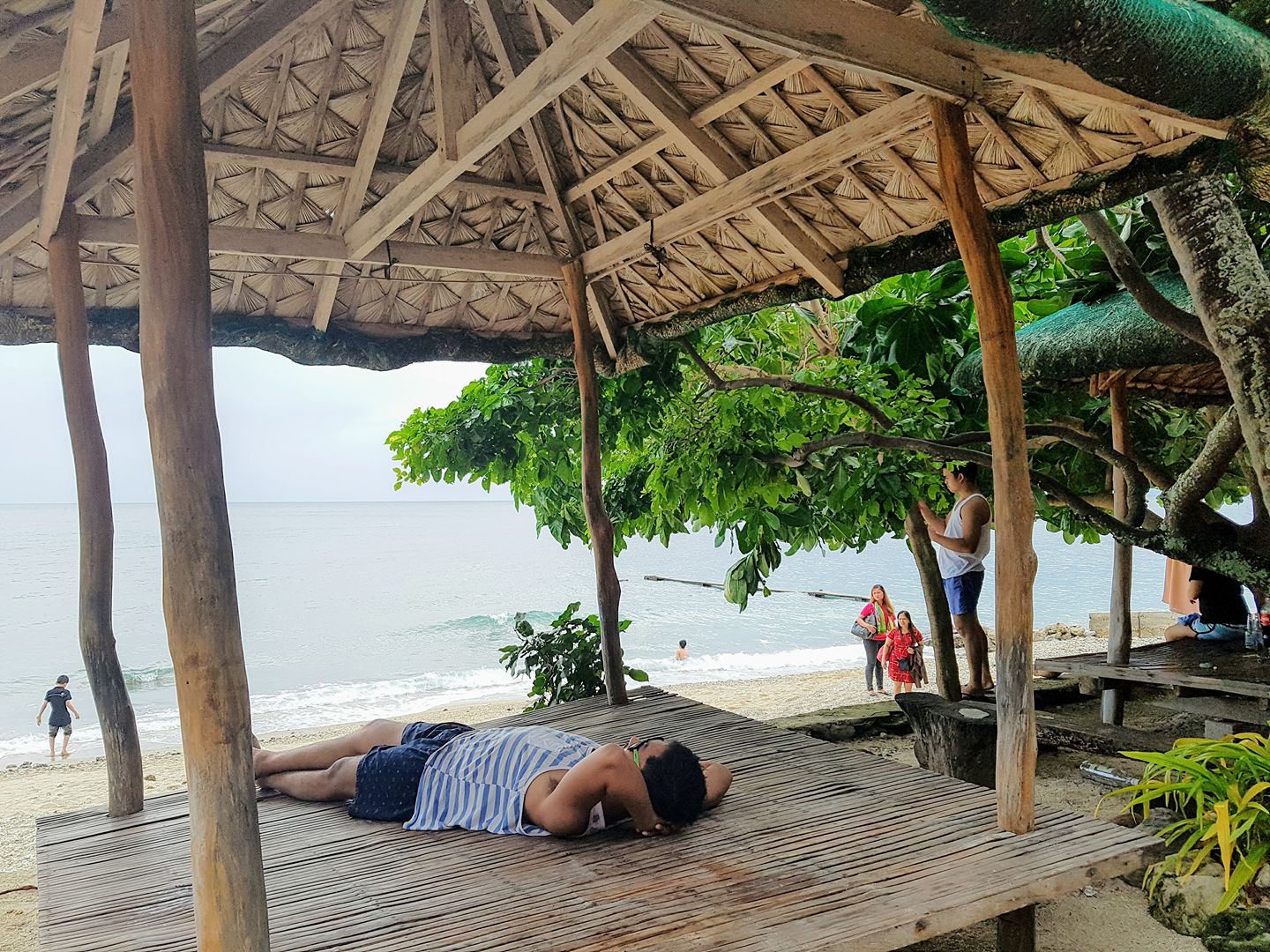 PIPISIK BEACH LAIYA: Meals and Cabanas