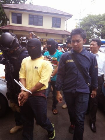 MELINDUNGI, MENGAYOMI, DAN MELAYANI MASYARAKAT: metode polmas ...