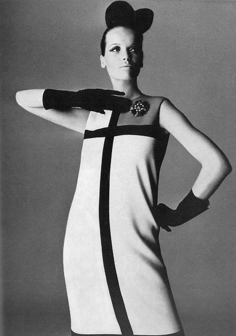Veruschka models Yves Saint Laurent | Sechziger jahre mode, Vogue uk ...