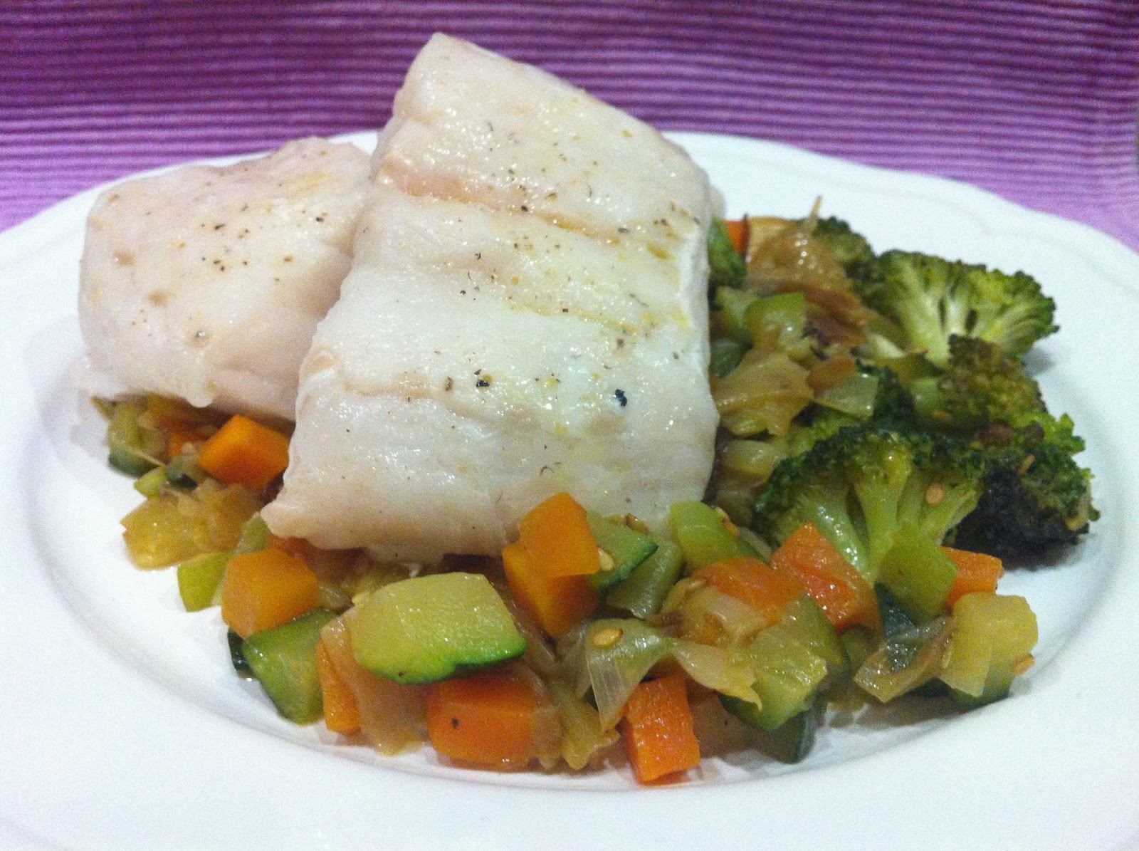 ¿Qué hago de cena?: Lomos de merluza con verduritas al wok