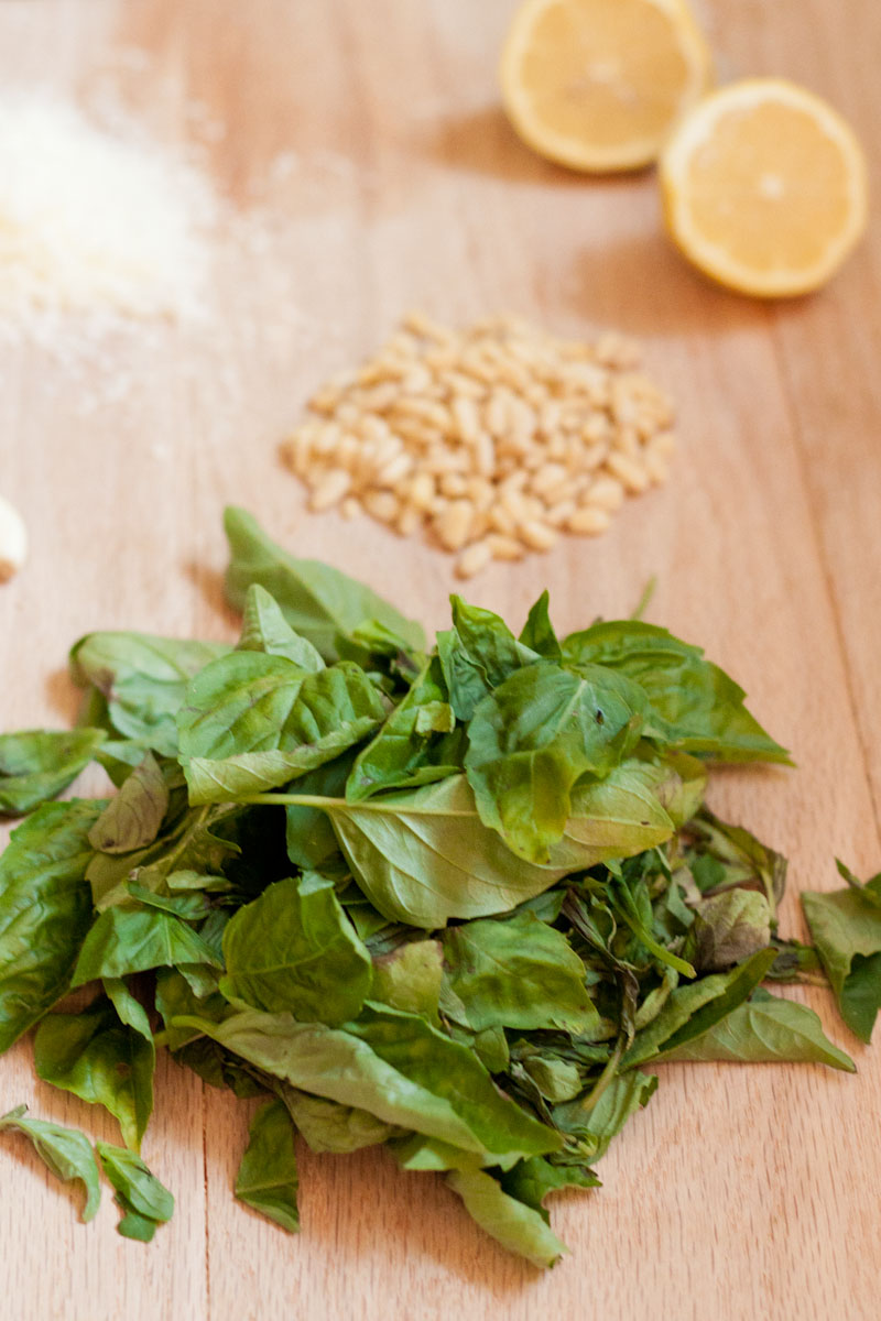 Life Through A Lens: .food photography. homemade pesto!