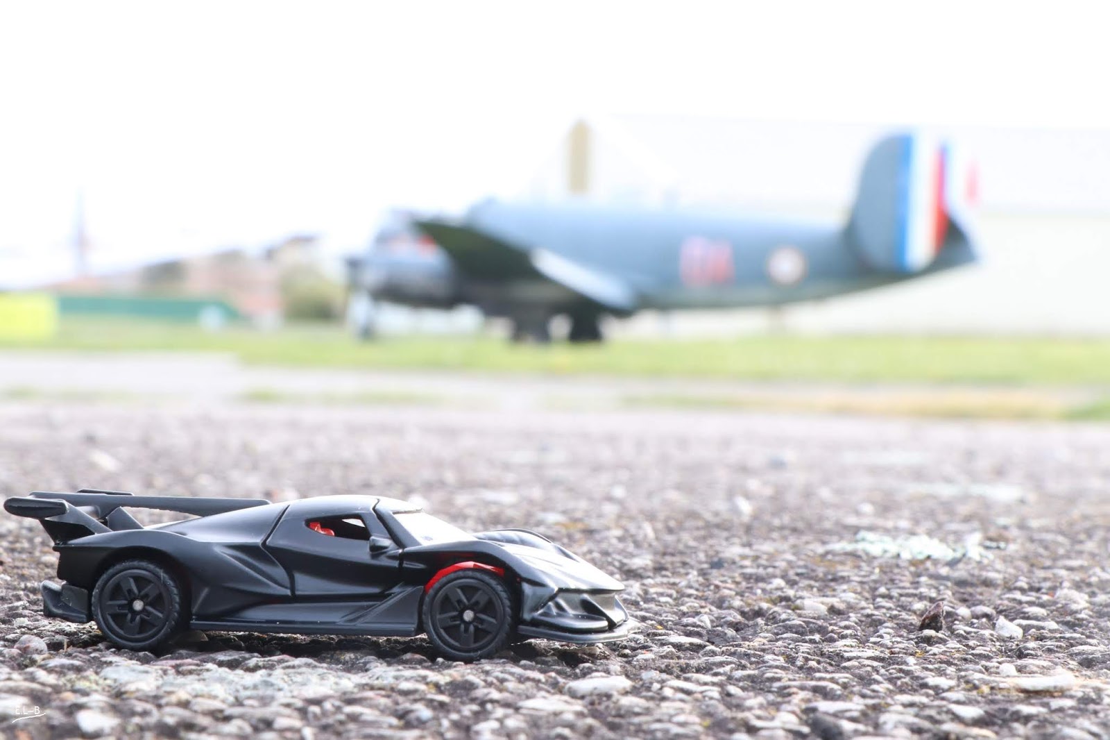 Apollo IE par Siku, la voiture de tous les superlatifs ! - Mininches