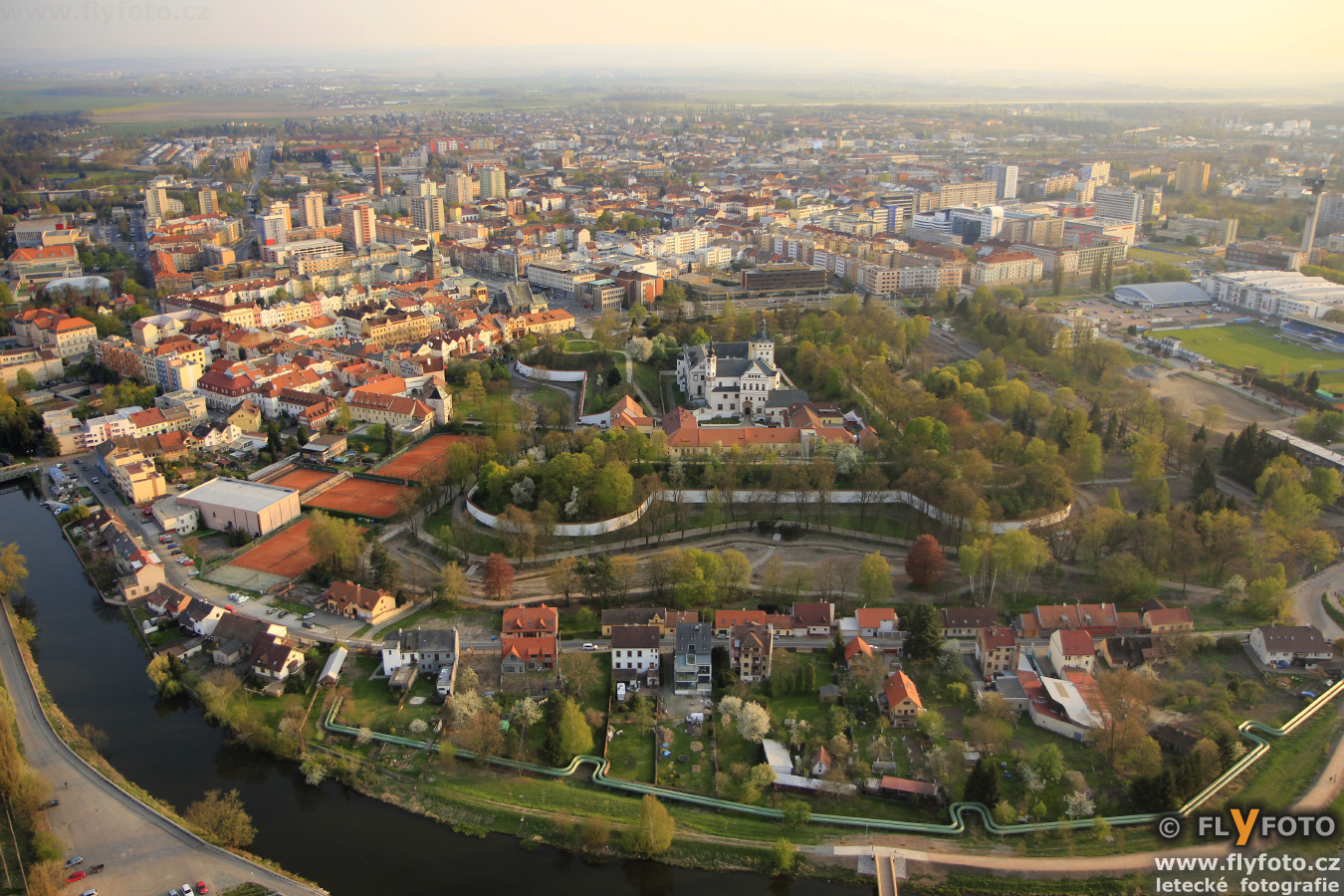 FLyFOTO letecká fotografie a video: Pardubice