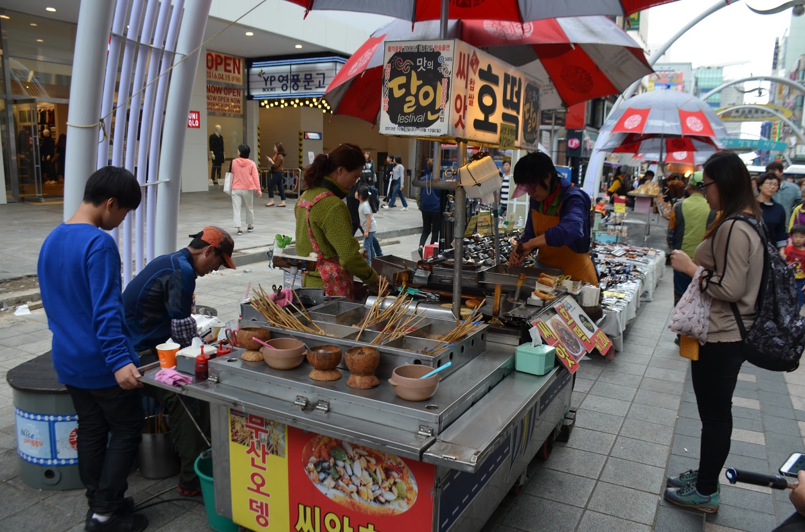 Pn Tay's Blog: Nampodong Street (남포동거리) and BIFF Square (BIFF 광장 (구, PIFF 광장)