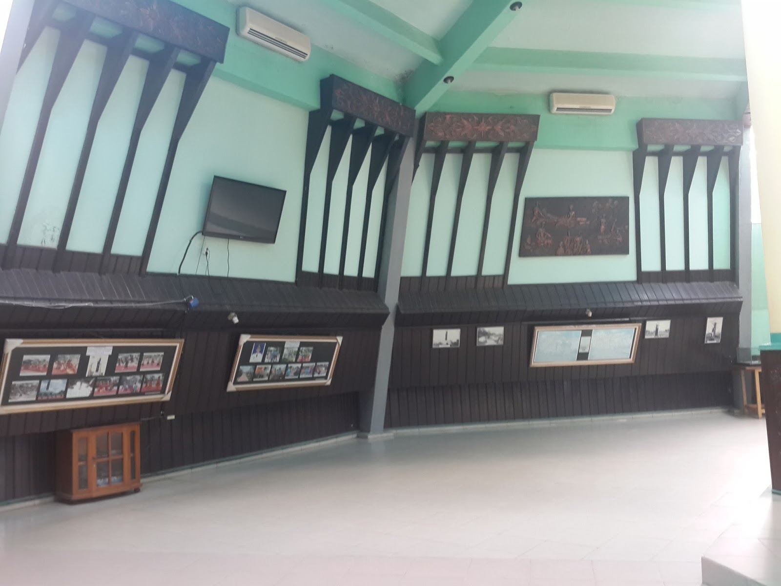 Interesting Corner of Me : The Equator Monument Museum