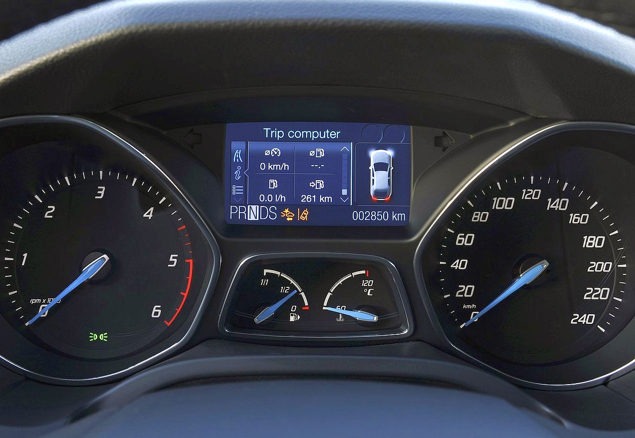 ENSAIO: Ford Focus 1.6 TDCi (5 portas e SW) - COCKPIT AUTOMÓVEL