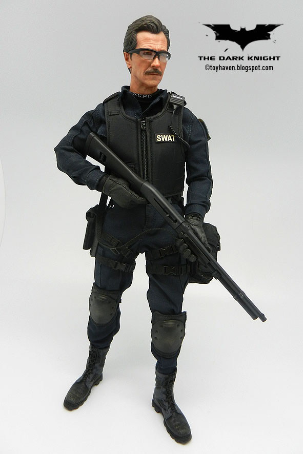 toyhaven: Review II: Hot Toys Exclusive "The Dark Knight" 1/6 Lt. Jim ...