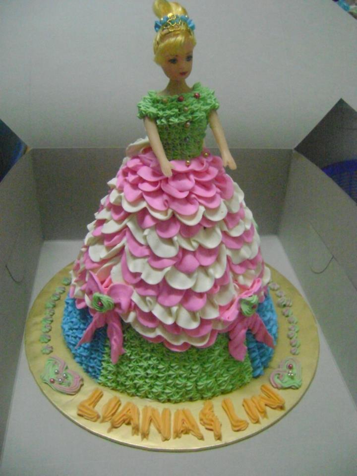 Dari Oven Kecik Hafiy..: Galeri Kek Barbie Dol