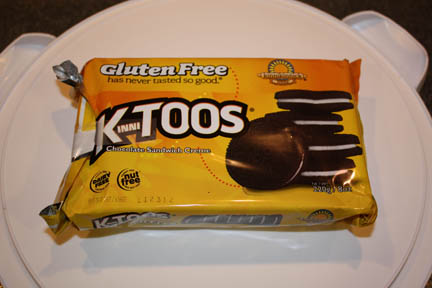 Thriving GFCF: Product Review - King Arthur GF Cake Mix...OMGoodness!