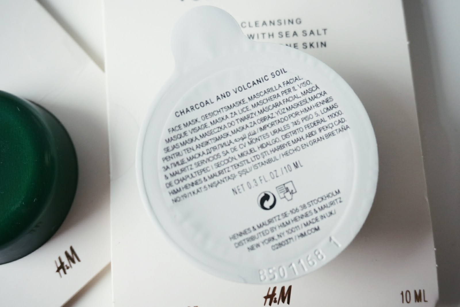 JOYCE LAU: NEW H&M BEAUTY FACE MASK : CHARCOAL AND VOLCANIC SOIL REVIEW