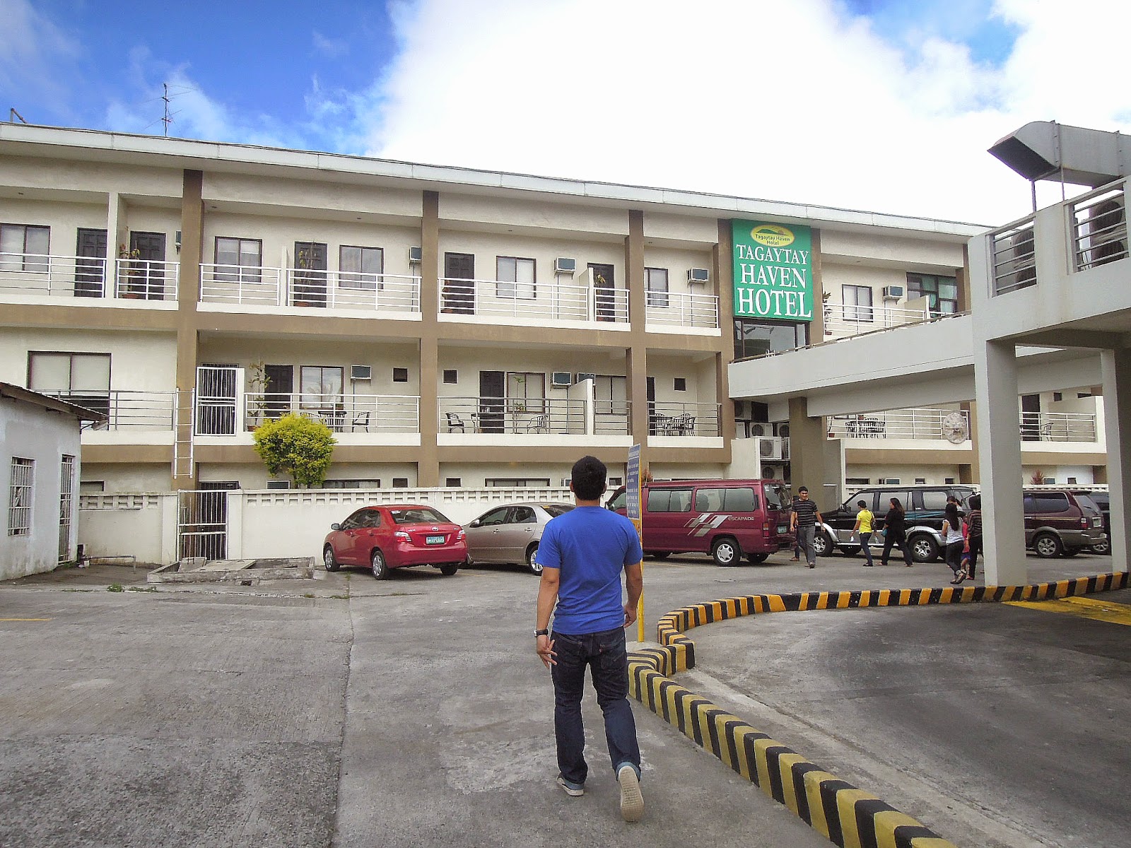 An Overpriced and Unimpressive hotel room at Tagaytay Haven Hotel ...