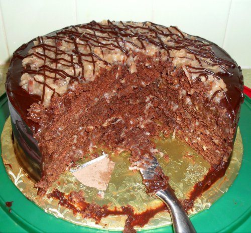 Easy Homemade Chocolate Turtle Cake FOOD LOVERS COMMUNITY easy-homemade-chocolate-turtle-cake-food-lovers-community