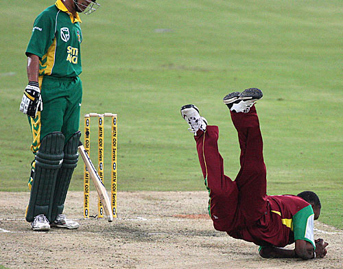 Aleda Costa: Amazing Cricket Catches Images