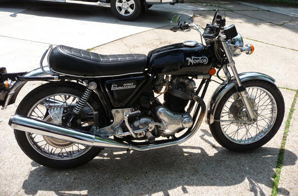 MotArt: 1975 Norton MK3 850 Commando